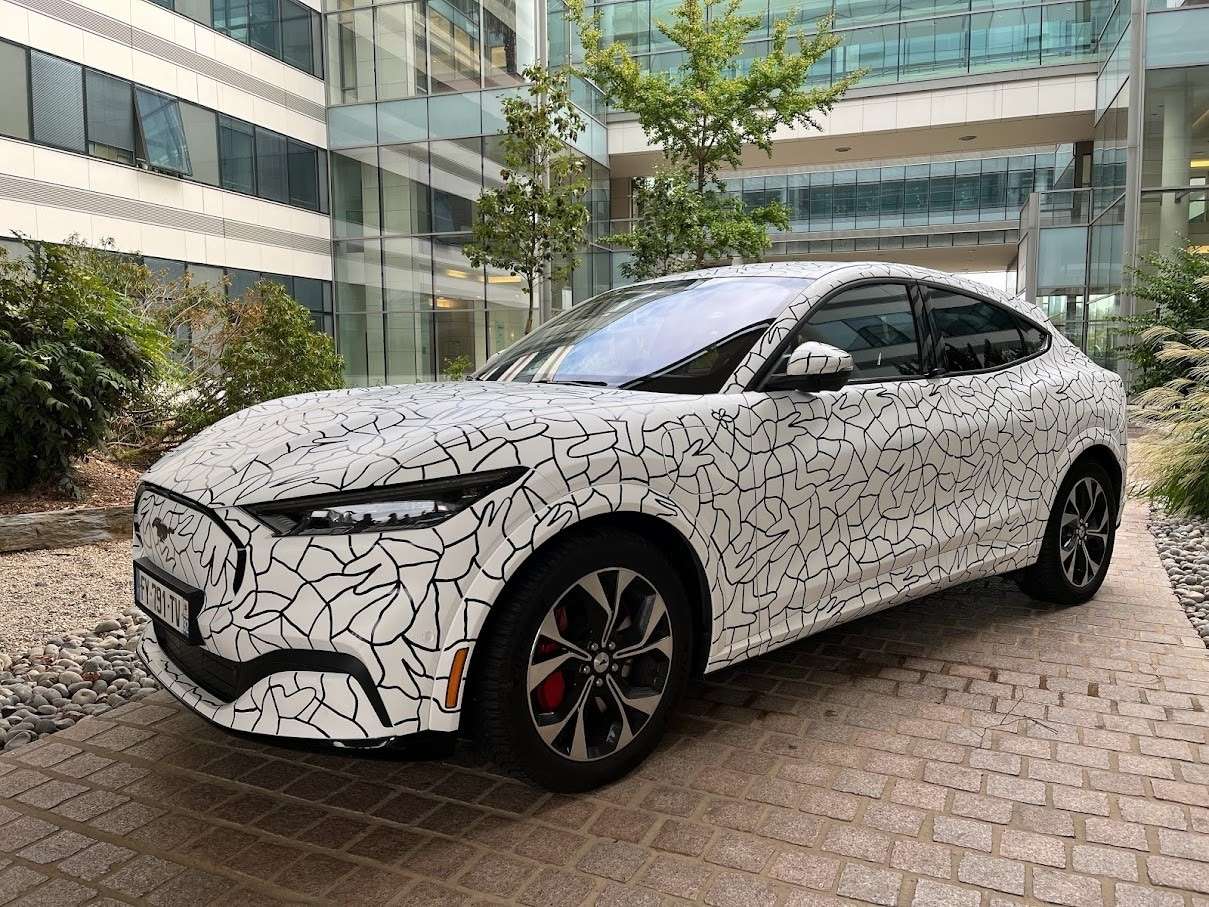 UNE TRAVERSÉE HORS DU COMMUN : FORD ET LUCAS BEAUFORT - Ford ...