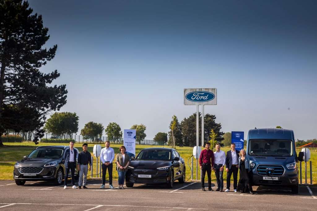 FORD PRO RECHARGE S'ENGAGE DANS LA DÉCARBONISATION (2023) - Ford ...