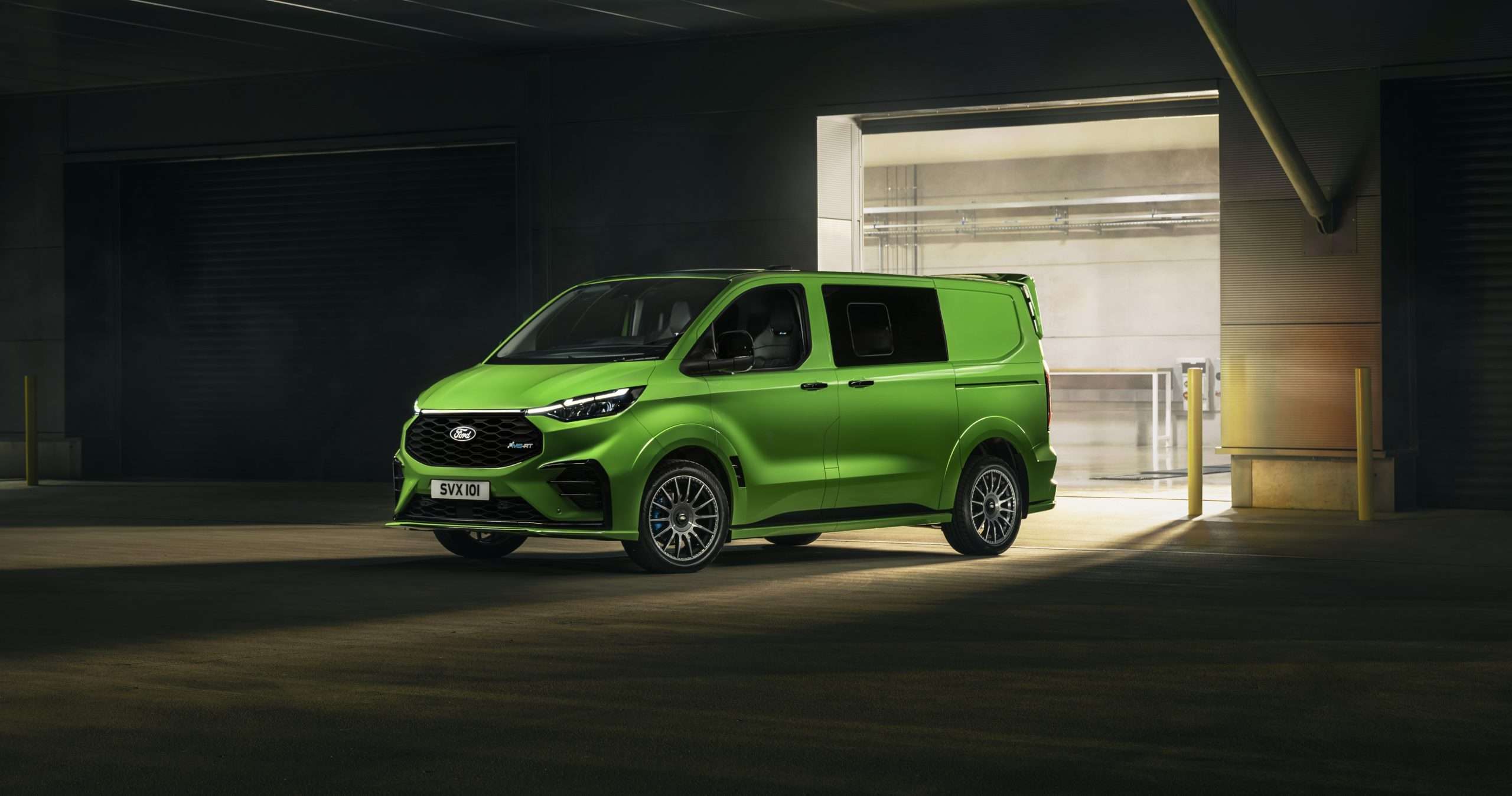 FORD TRANSIT CUSTOM MS-RT : PERFORMANCE ET PRODUCTIVITÉ (2025) - Ford ...