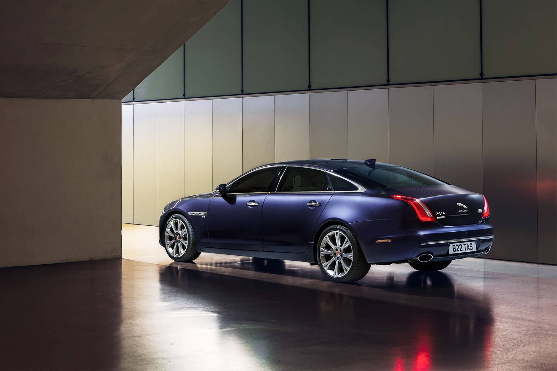 Présentation de la Jaguar XJ : luxe, style et dynamisme