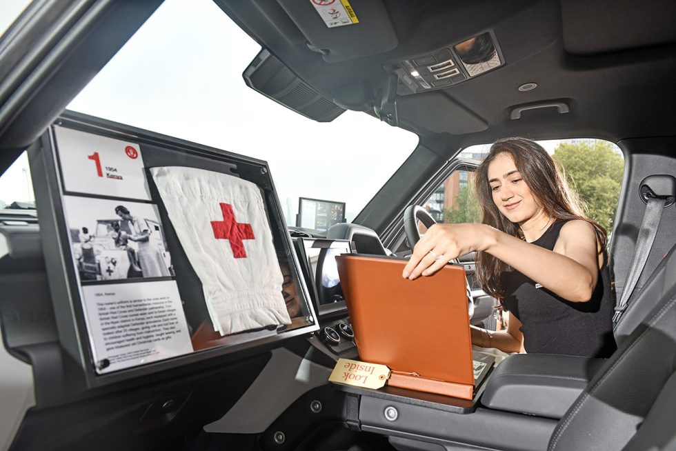 La Croix-Rouge britannique et le Defender Mobile Museum célèbrent 70 ...